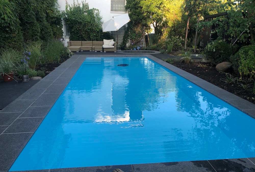 Poolbadevergnügen in Hohenbrunn