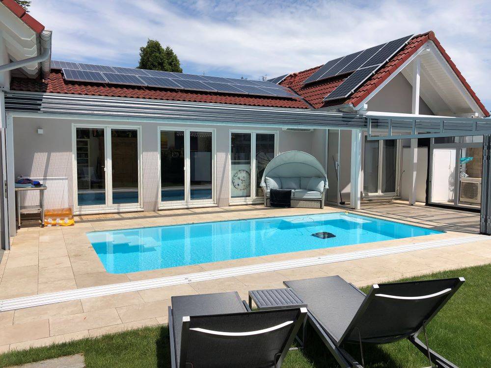 SCHWIMMEN: IM AUSSEN- UND INNENBEREICH - Hofer Pools